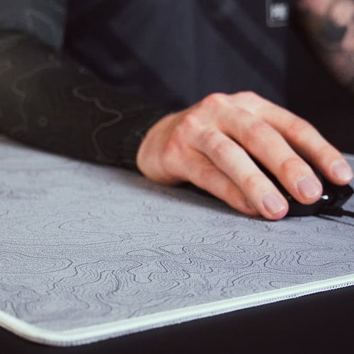 TYPO PRO Control Pad – 500x500mm Gaming Präzision Pur